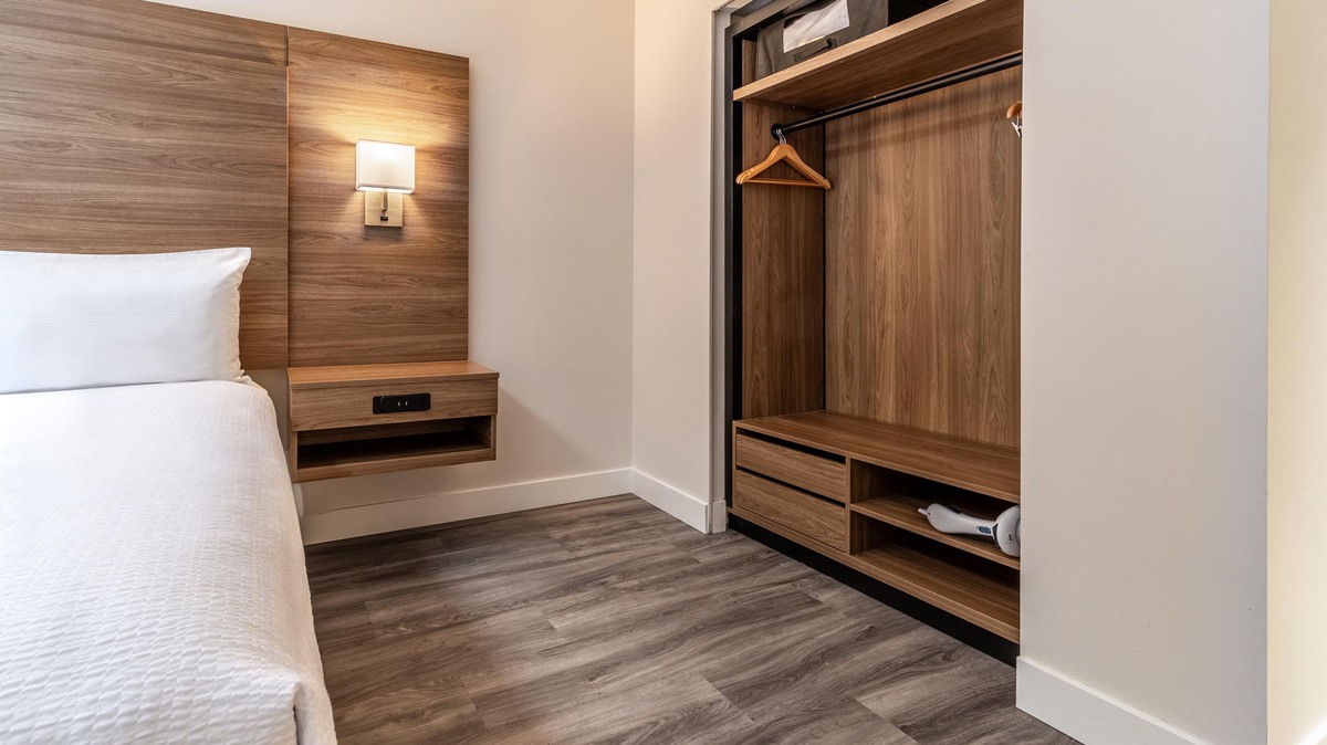 One Queen Bed Interior | Atrium Hotel Vancouver